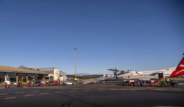 Flying start for Devonport as Qantas flights recommence